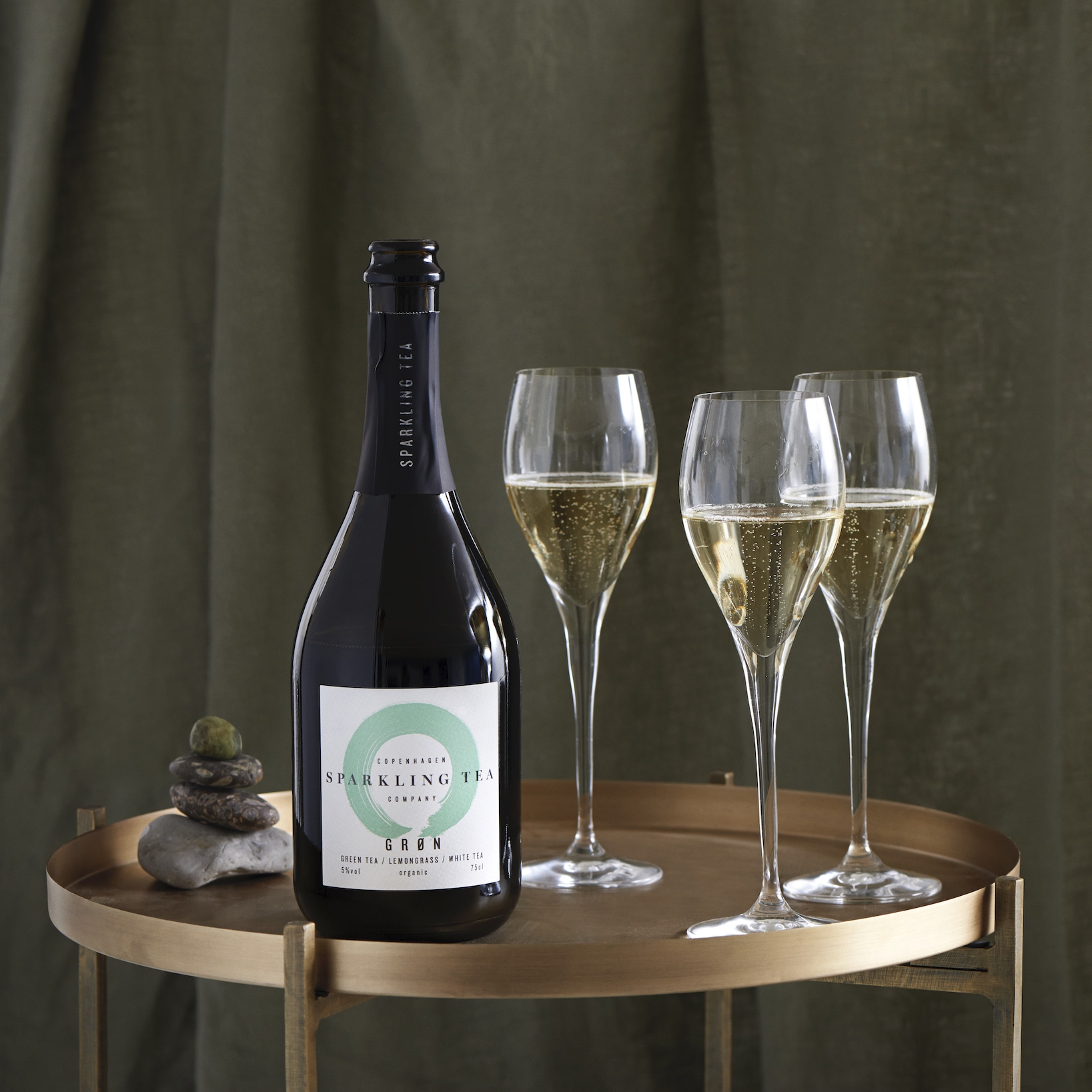 Gin, rom og sparkling tea · Magiafa Design